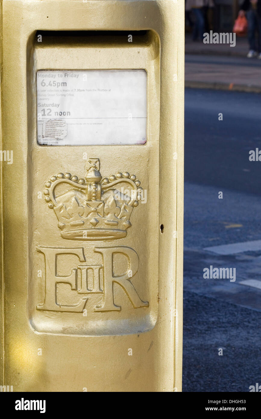 Gold postbox hi-res stock photography and images - Alamy