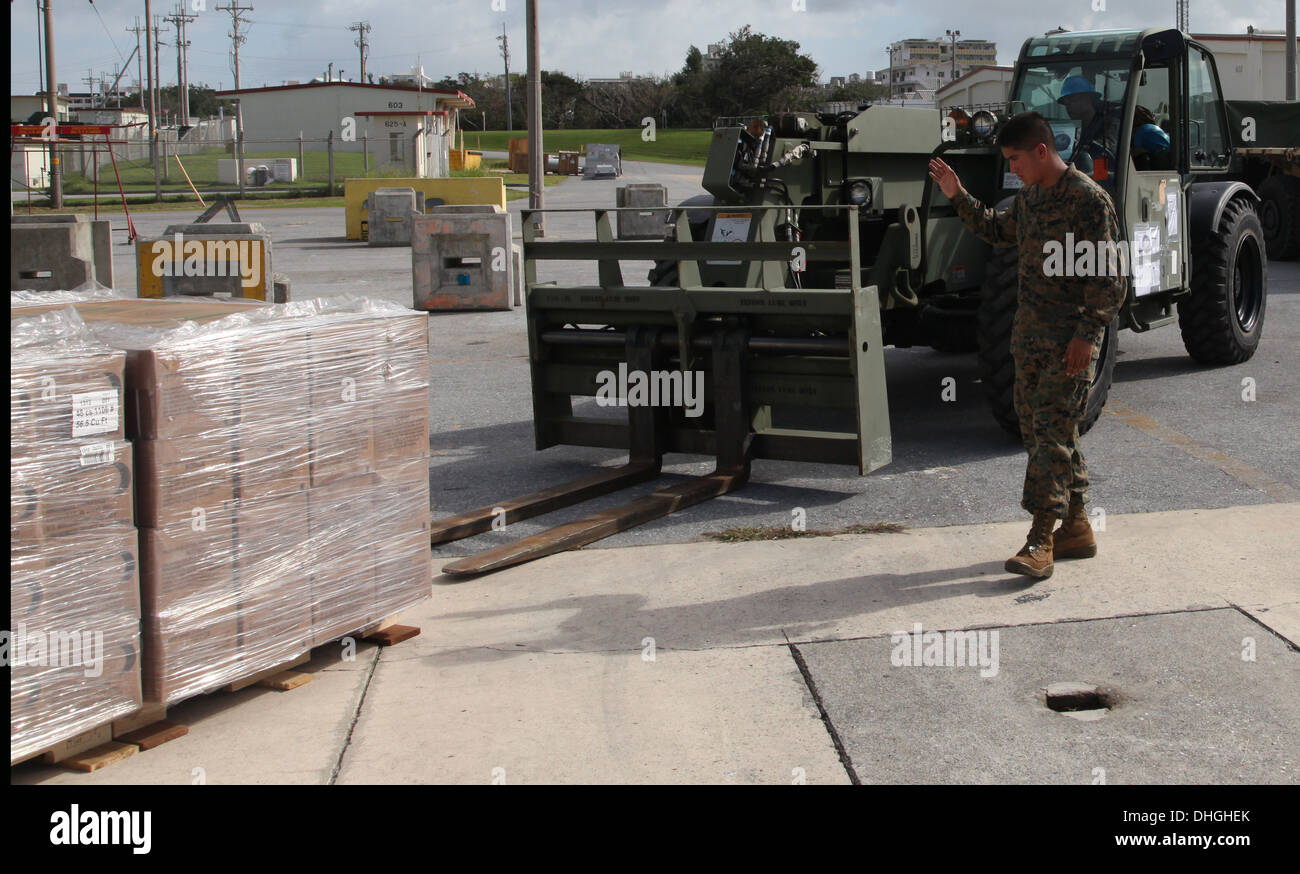 3rd MEB to provide humanitarian assistance to Philippines Stock Photo ...