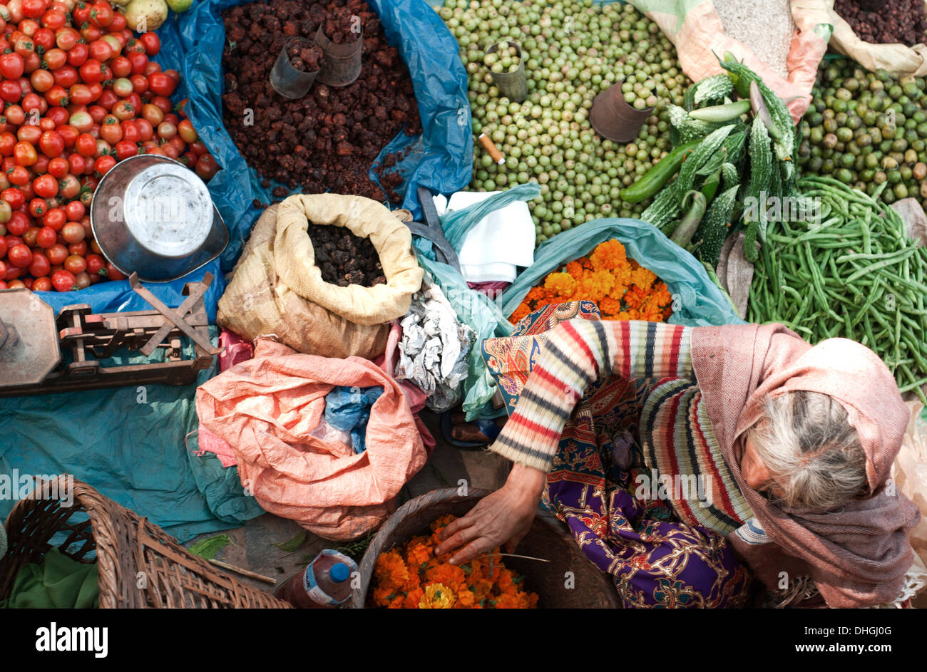Old woman flower arranging hi-res stock photography and images - Alamy