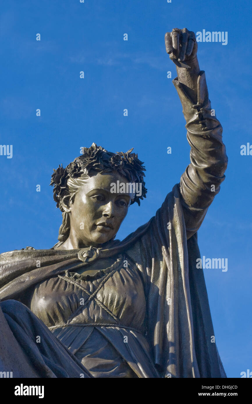 Fine Lady bronze statue, Banbury, Oxfordshire Stock Photo - Alamy