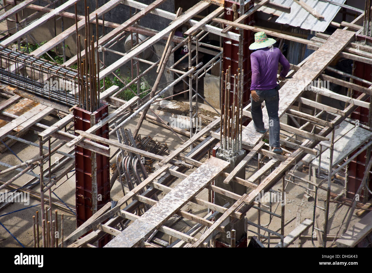 High rise building construction worker hi-res stock photography and ...