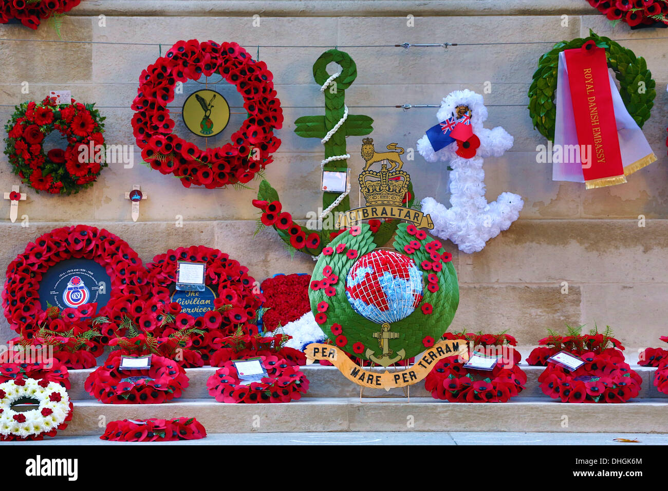 London, UK. 10th November 2013. Red Remembrance Day poppies and poppy ...