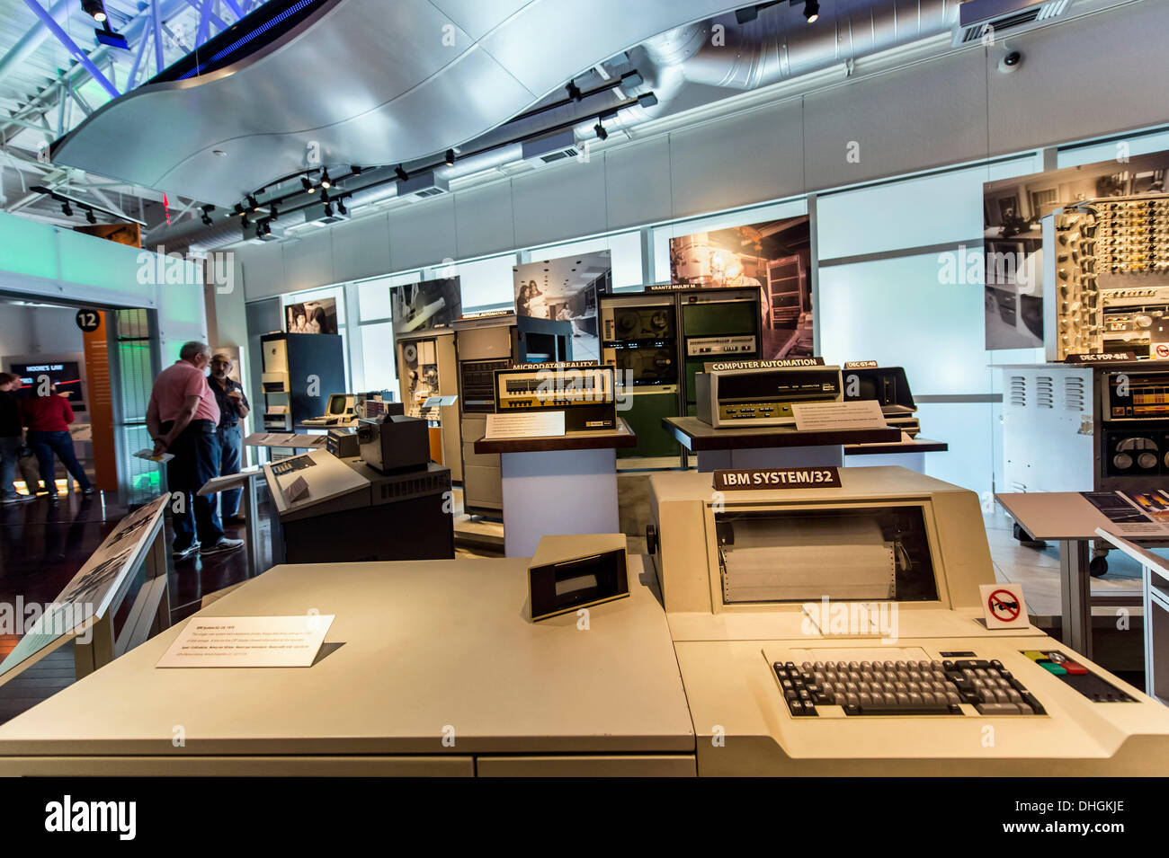 Mountain View, California, USA. 09th Nov, 2013. Visitors tour the ...