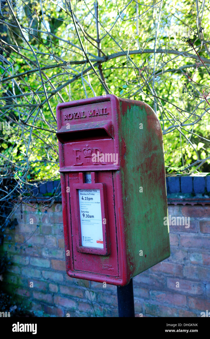British Red Post Box,Winkburn,Nottinghamshire,England,UK Stock Photo ...