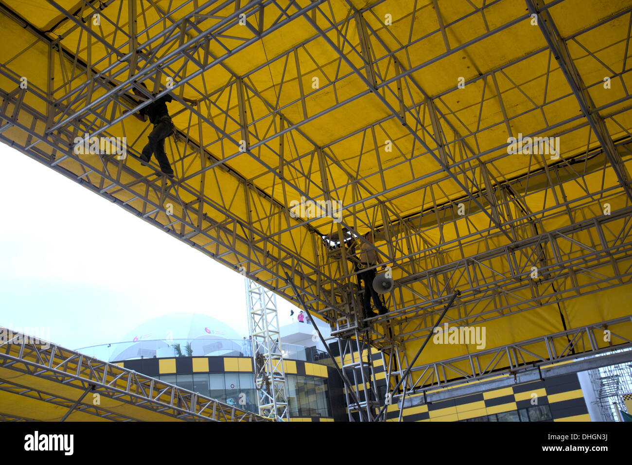 Shaking rainwater off the top of the canopy at the end of day two at ...
