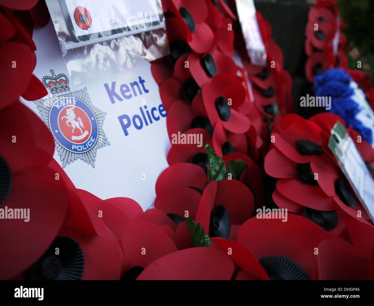 Wreath poppies remembrance raf hi-res stock photography and images - Alamy