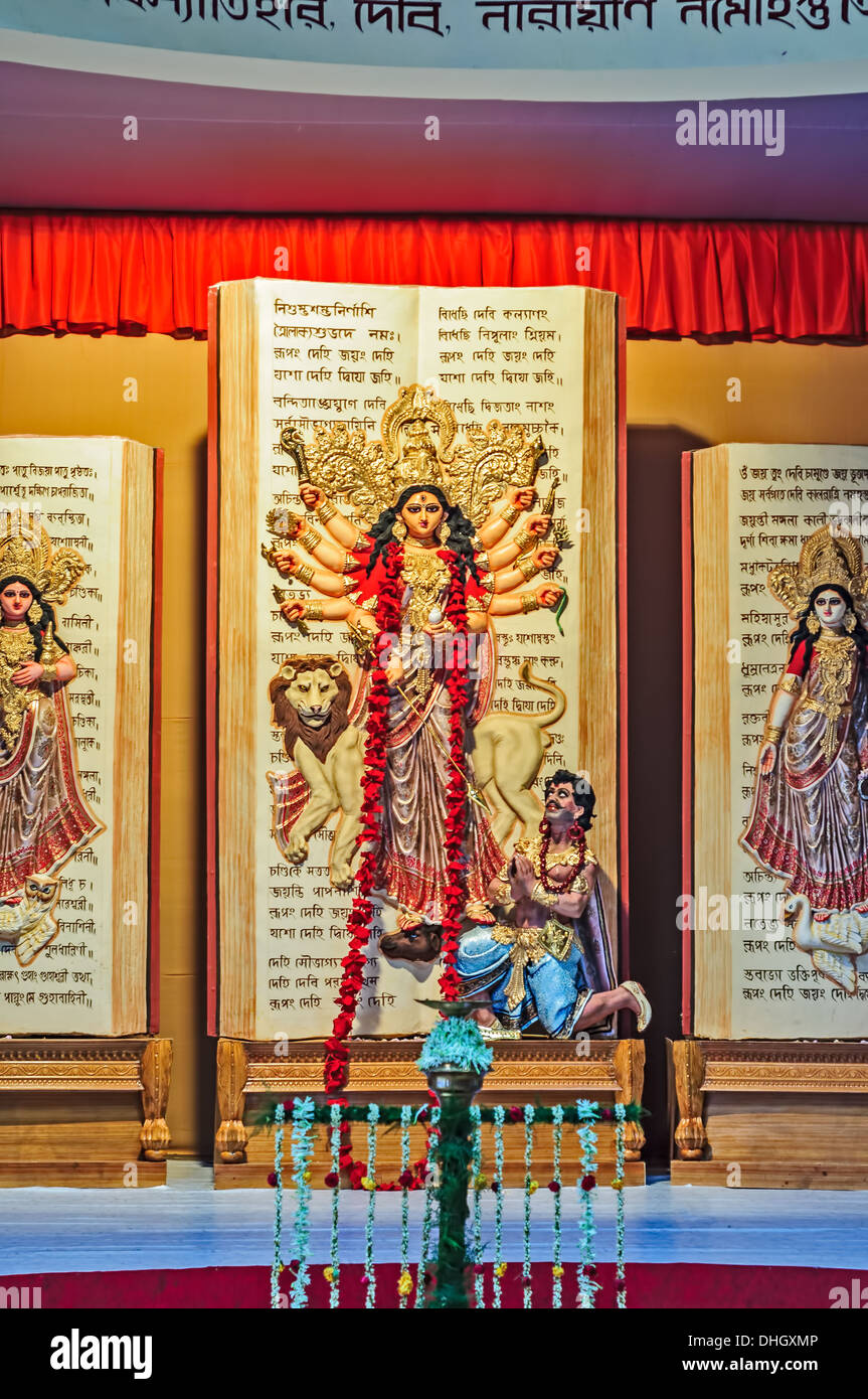 Durga puja kolkata decoration hi-res stock photography and images - Alamy