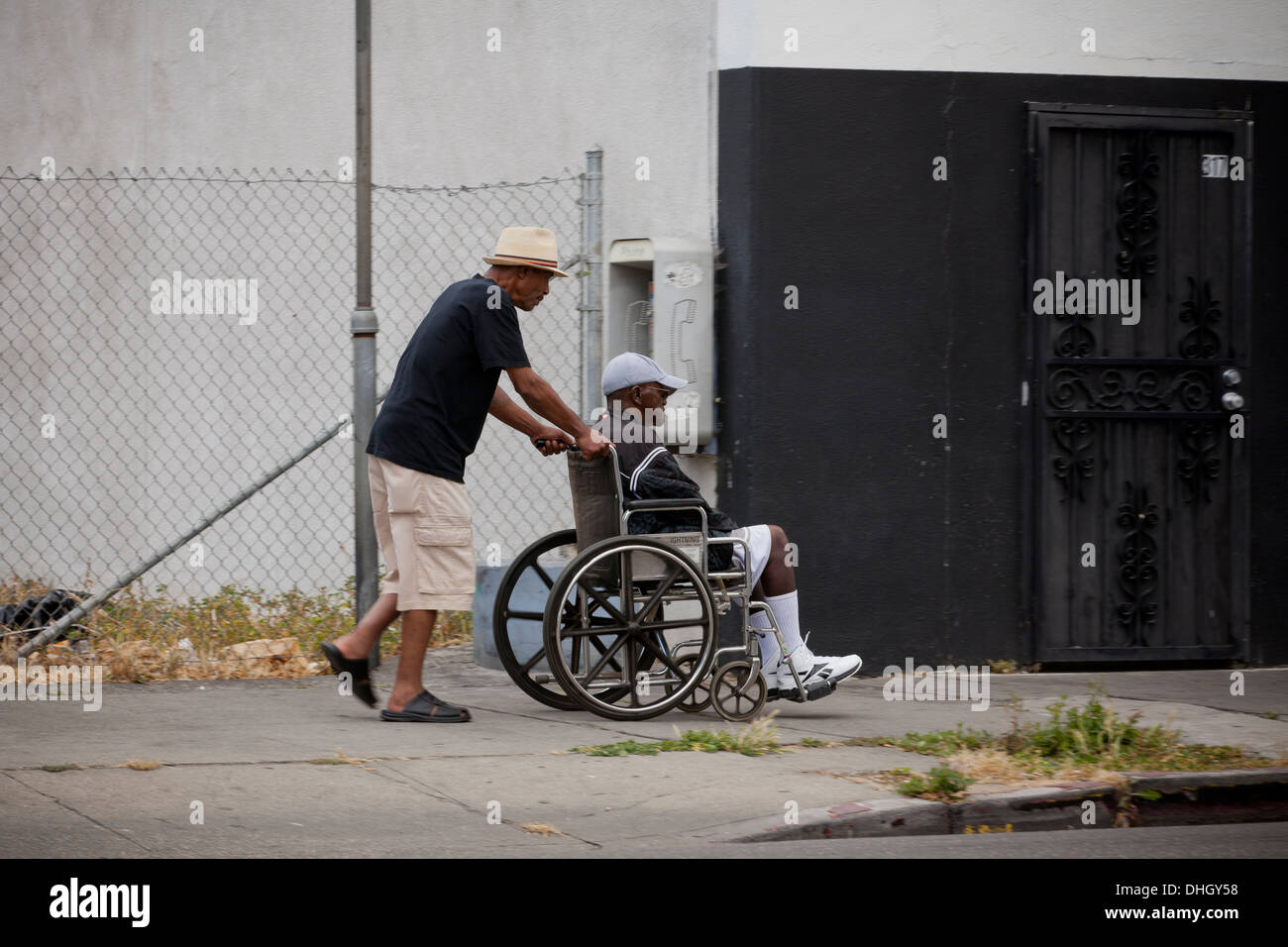 Elderly black man hi-res stock photography and images - Alamy