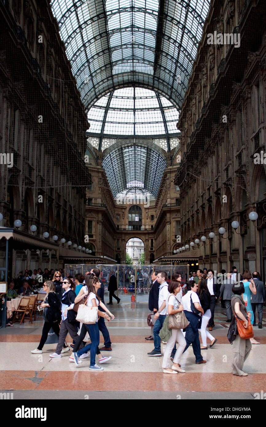 Plaza Del Duomo, Milan, Italy Stock Photo - Alamy