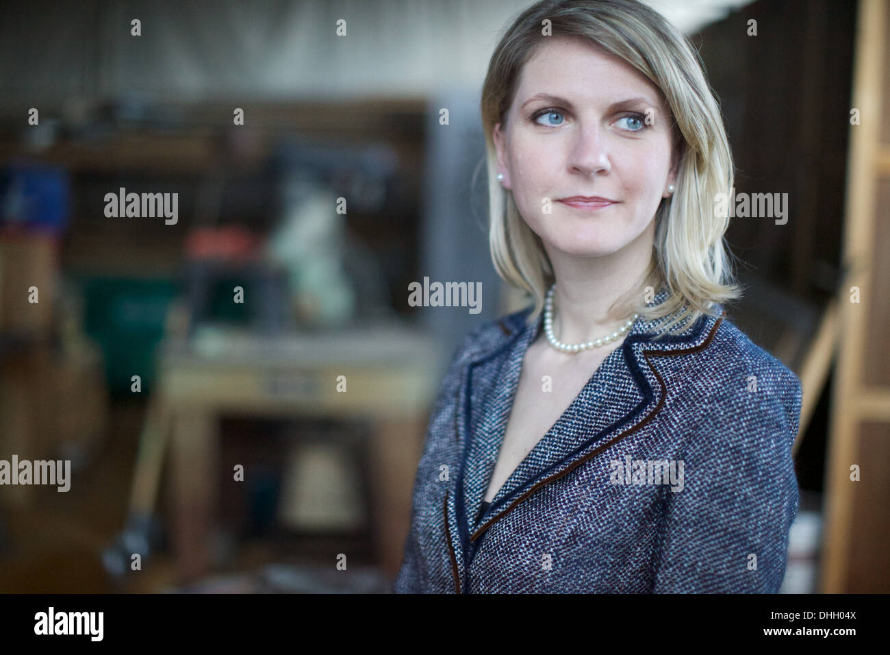 Sidelong look hi-res stock photography and images - Alamy