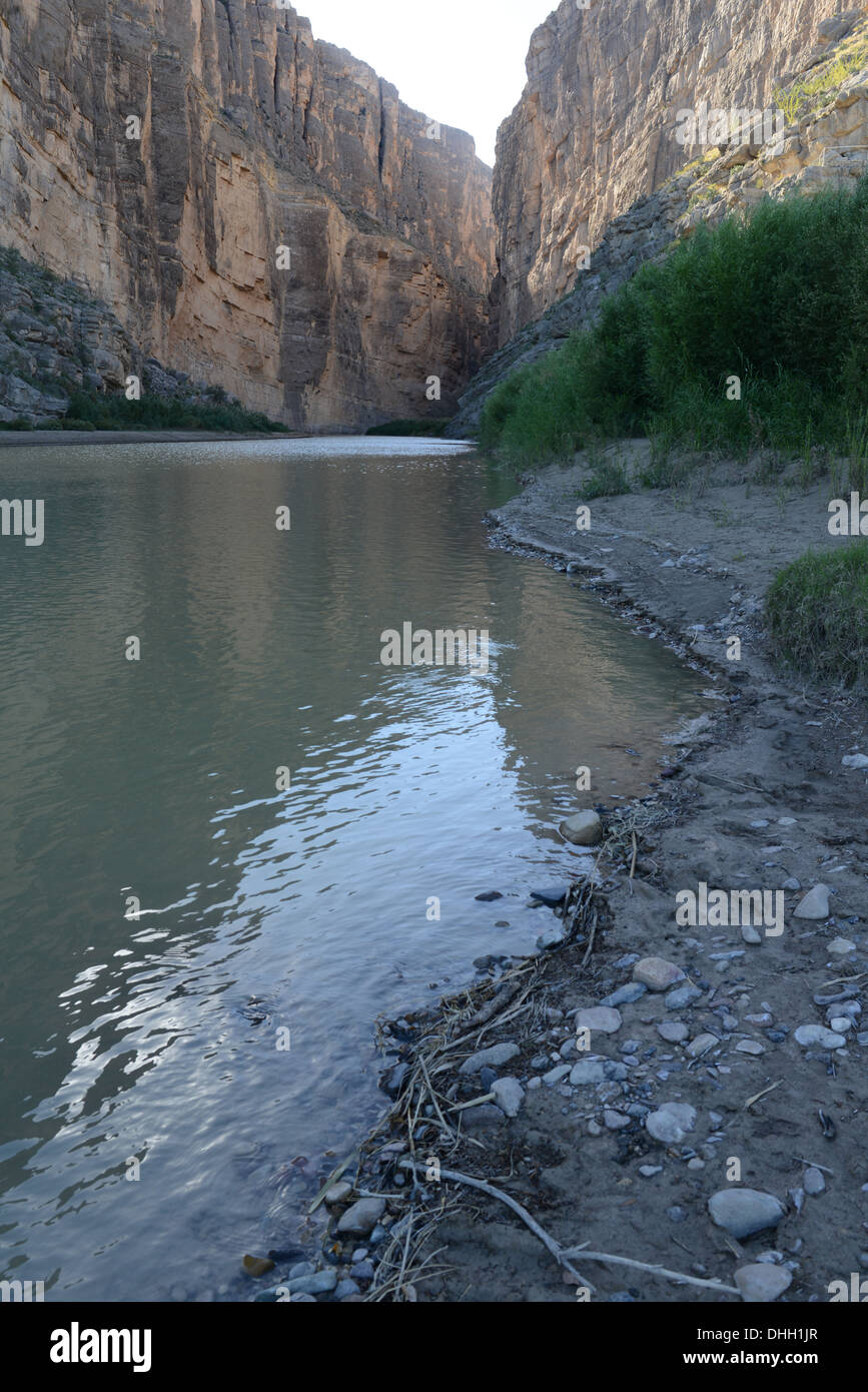 Dramatic dessert and canyon landscape in Big Bend National Park in ...