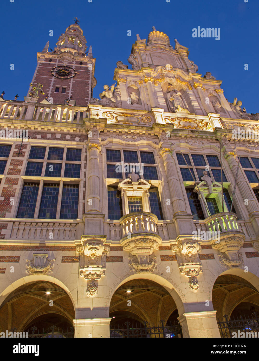 Library university hi-res stock photography and images - Alamy