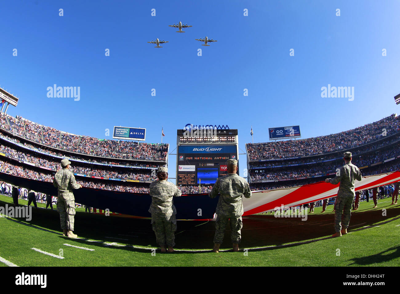 Military flyover stadium hi-res stock photography and images - Alamy