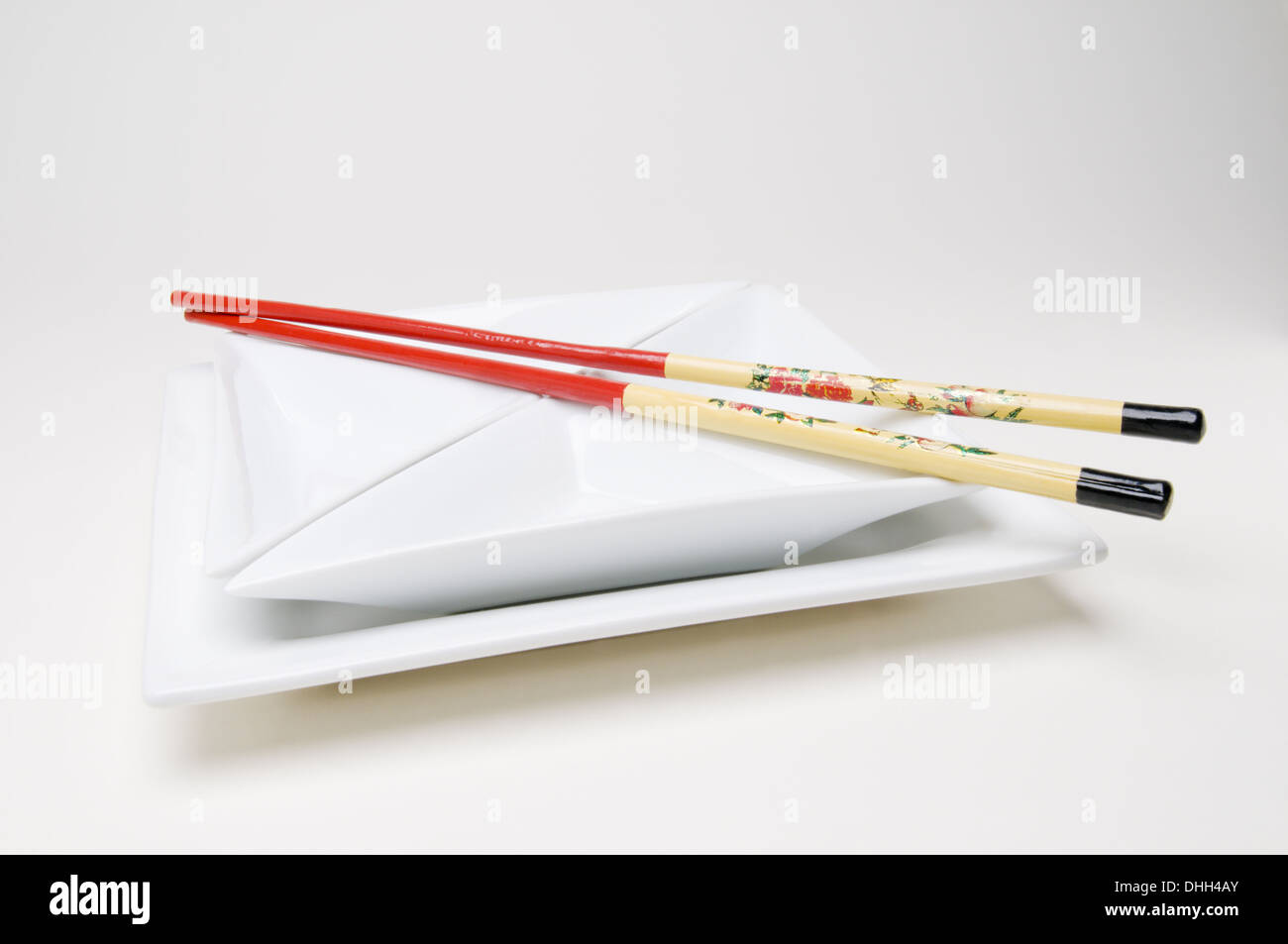 chopsticks on the plate parallel right Stock Photo - Alamy