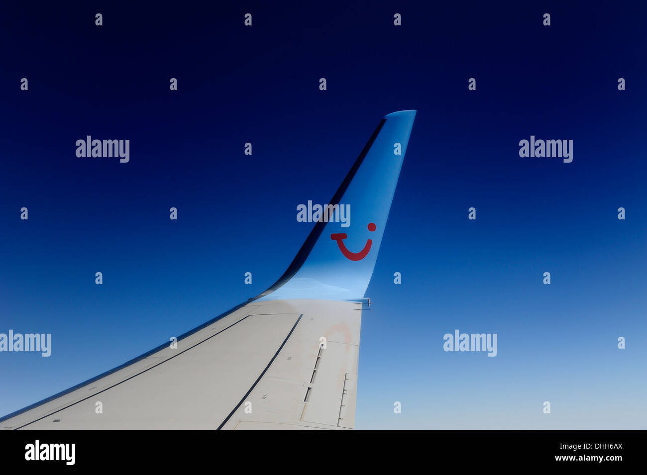 Wing tui boeing 757 200 aeroplane hi-res stock photography and images ...