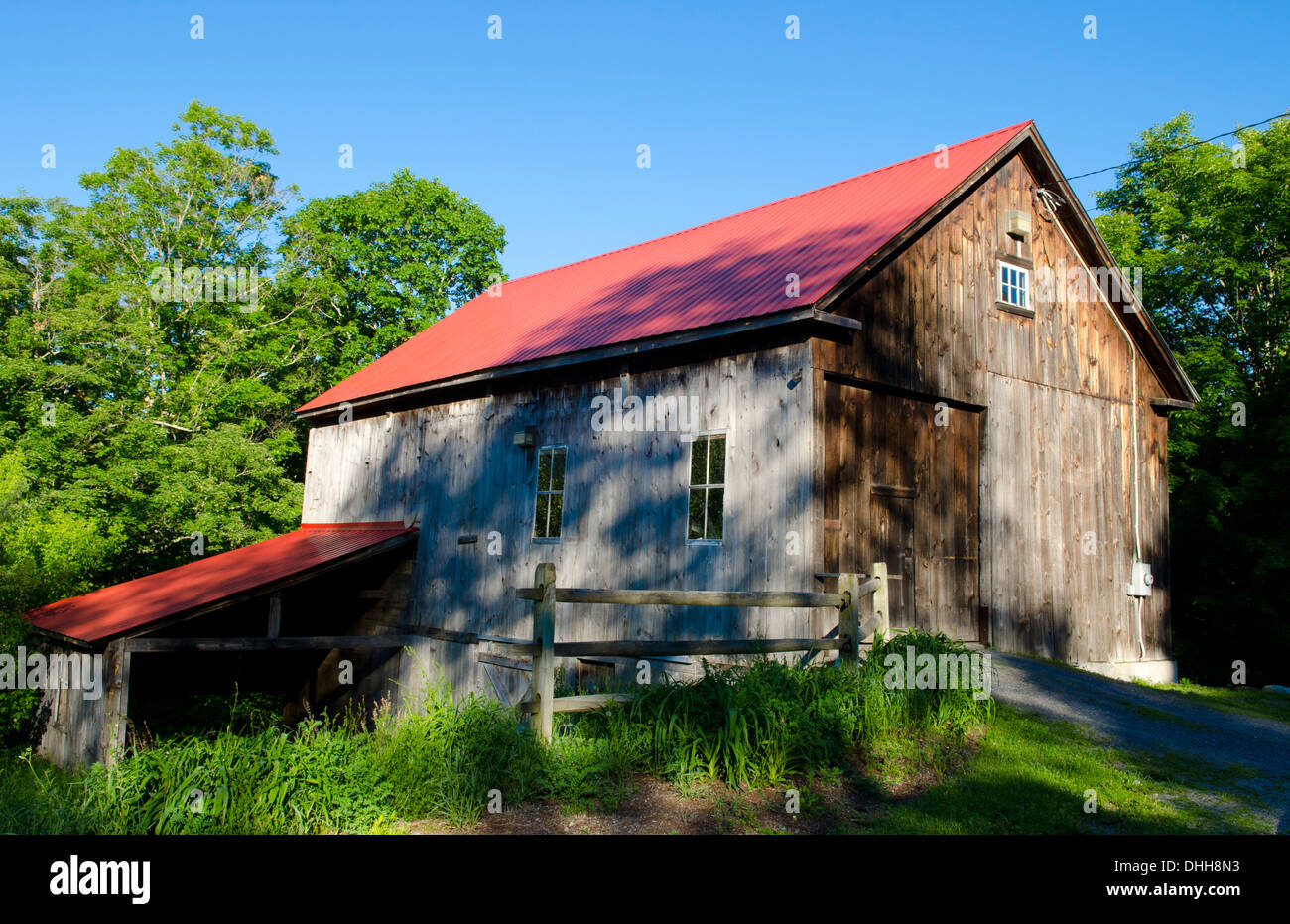 Dorset Vermont old red barn Stock Photo - Alamy