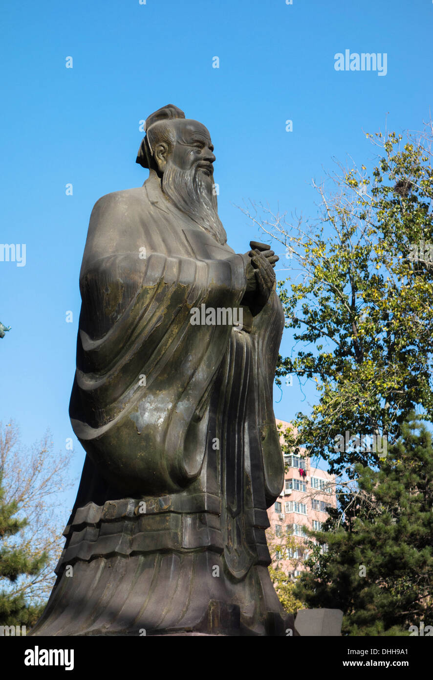 Chinese philosopher confucius statue hi-res stock photography and ...