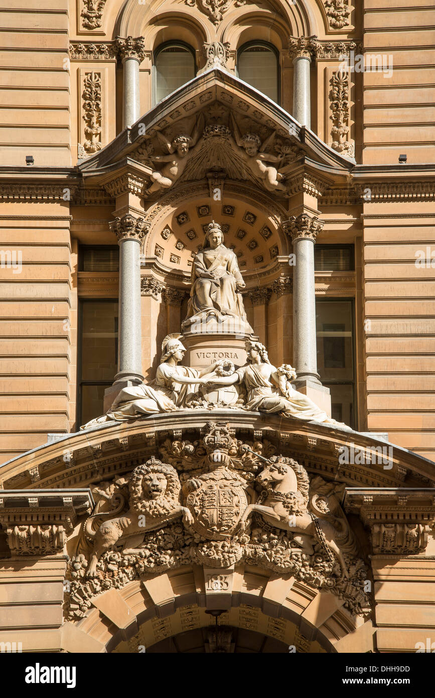 statue of queen victoria at town hall of sydney in australia Stock ...