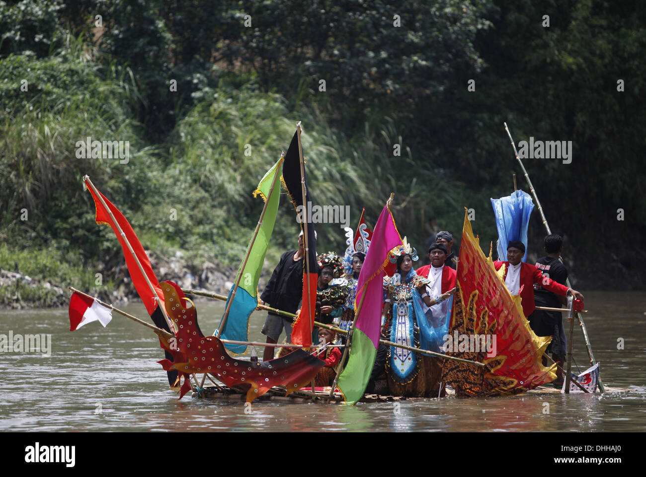 SOLO, INDONESIA NOVEMBER 10, 2013 : The wooden Rafts down the Bengawan ...