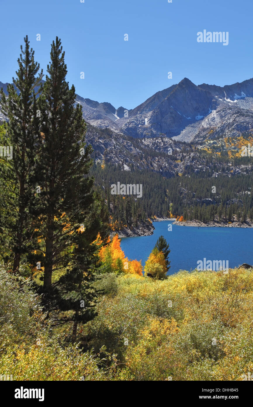 Turquoise lake with mountain hi-res stock photography and images - Alamy