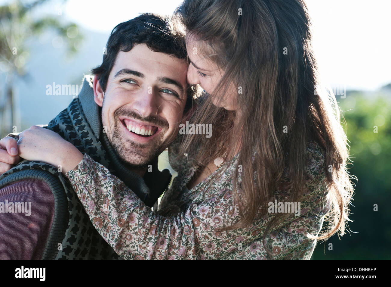 Close up young couple hugging hi-res stock photography and images - Alamy