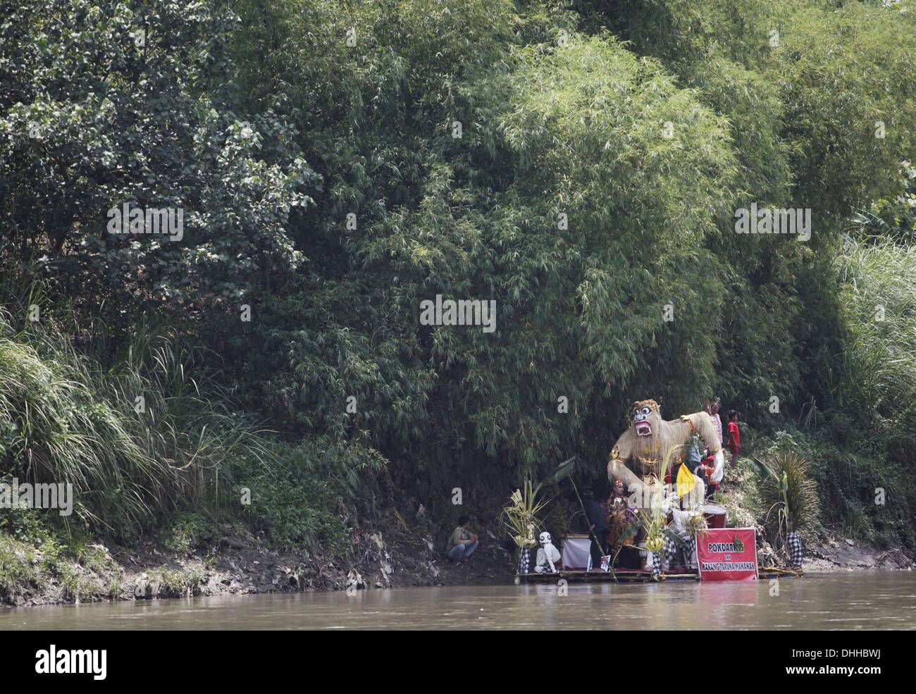 SOLO, INDONESIA NOVEMBER 10, 2013 : The wooden Rafts down the Bengawan ...