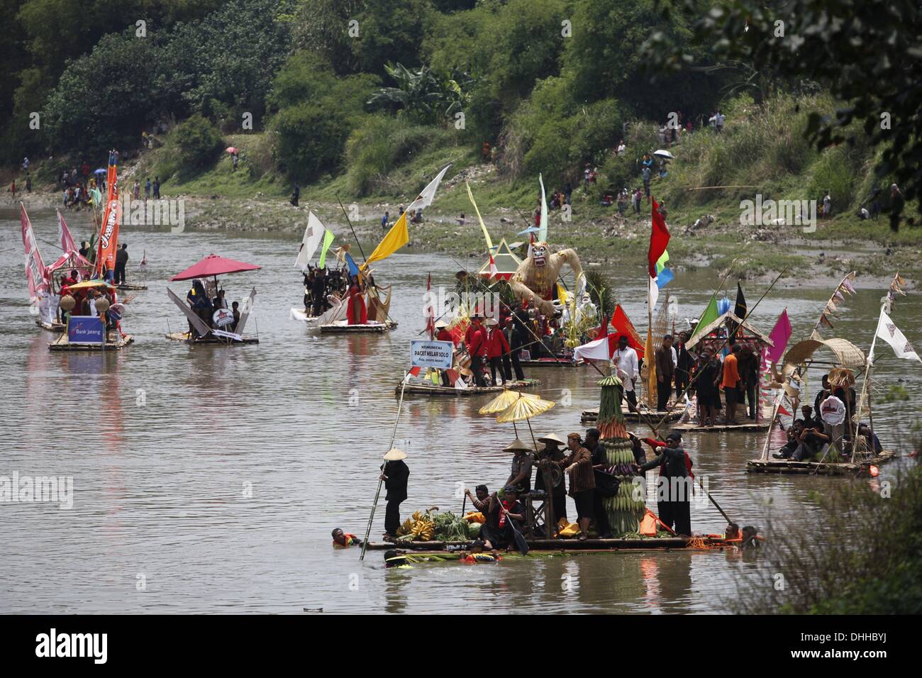 SOLO, INDONESIA NOVEMBER 10, 2013 : The wooden Rafts down the Bengawan ...