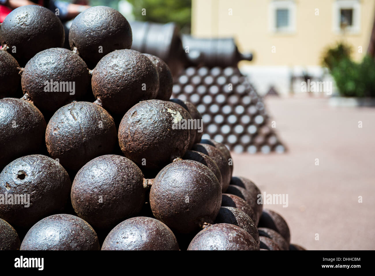 Old iron cannon balls hi-res stock photography and images - Alamy