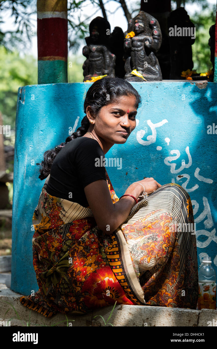 Indian women sari smile hi-res stock photography and images - Alamy