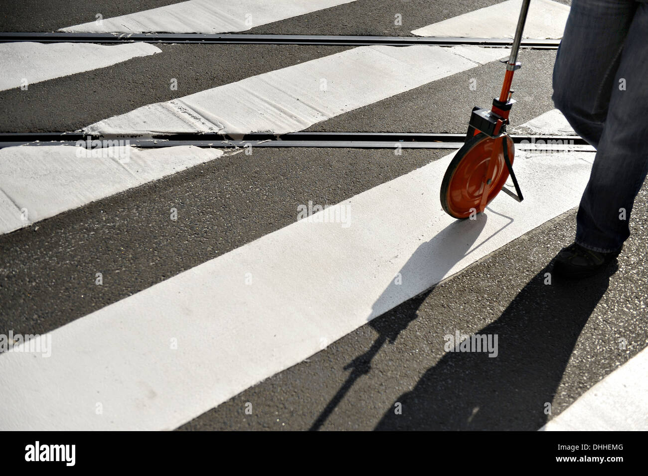 Pedestrian walkway sign man symbol hi-res stock photography and images ...