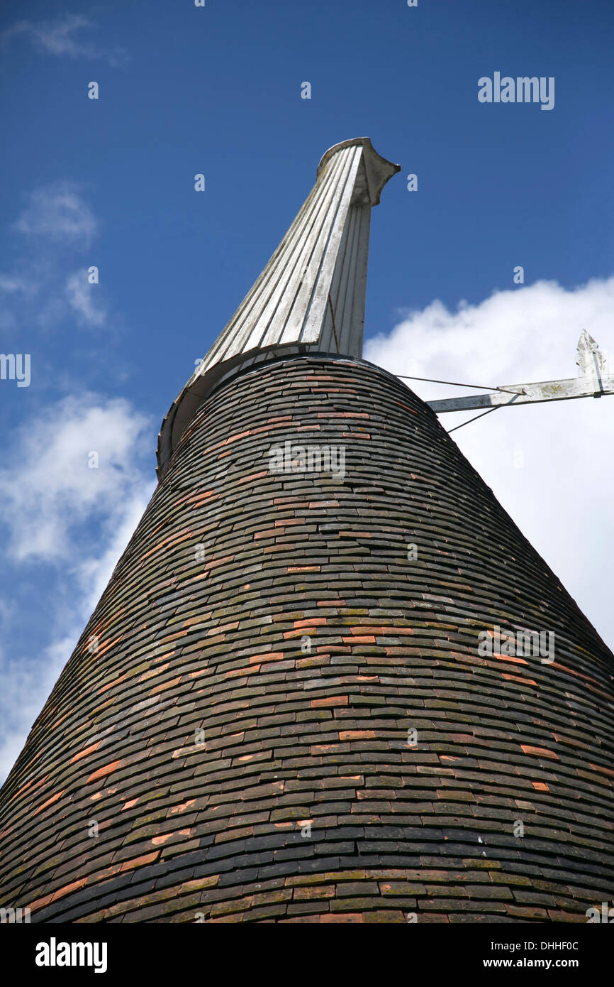 Oast house roundel showing white hi-res stock photography and images ...