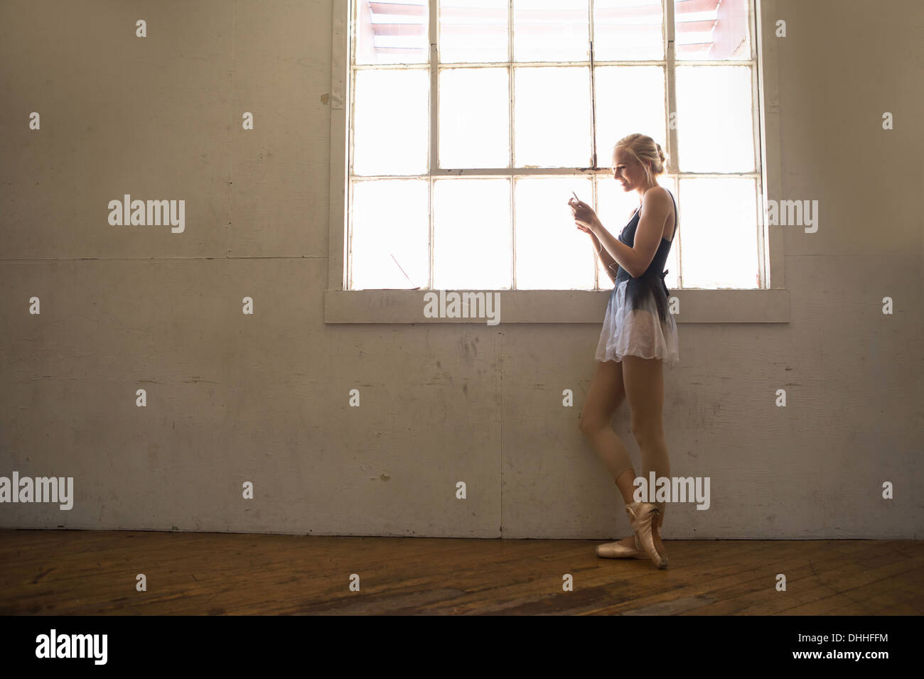 Ballet dancer using cell phone Stock Photo - Alamy