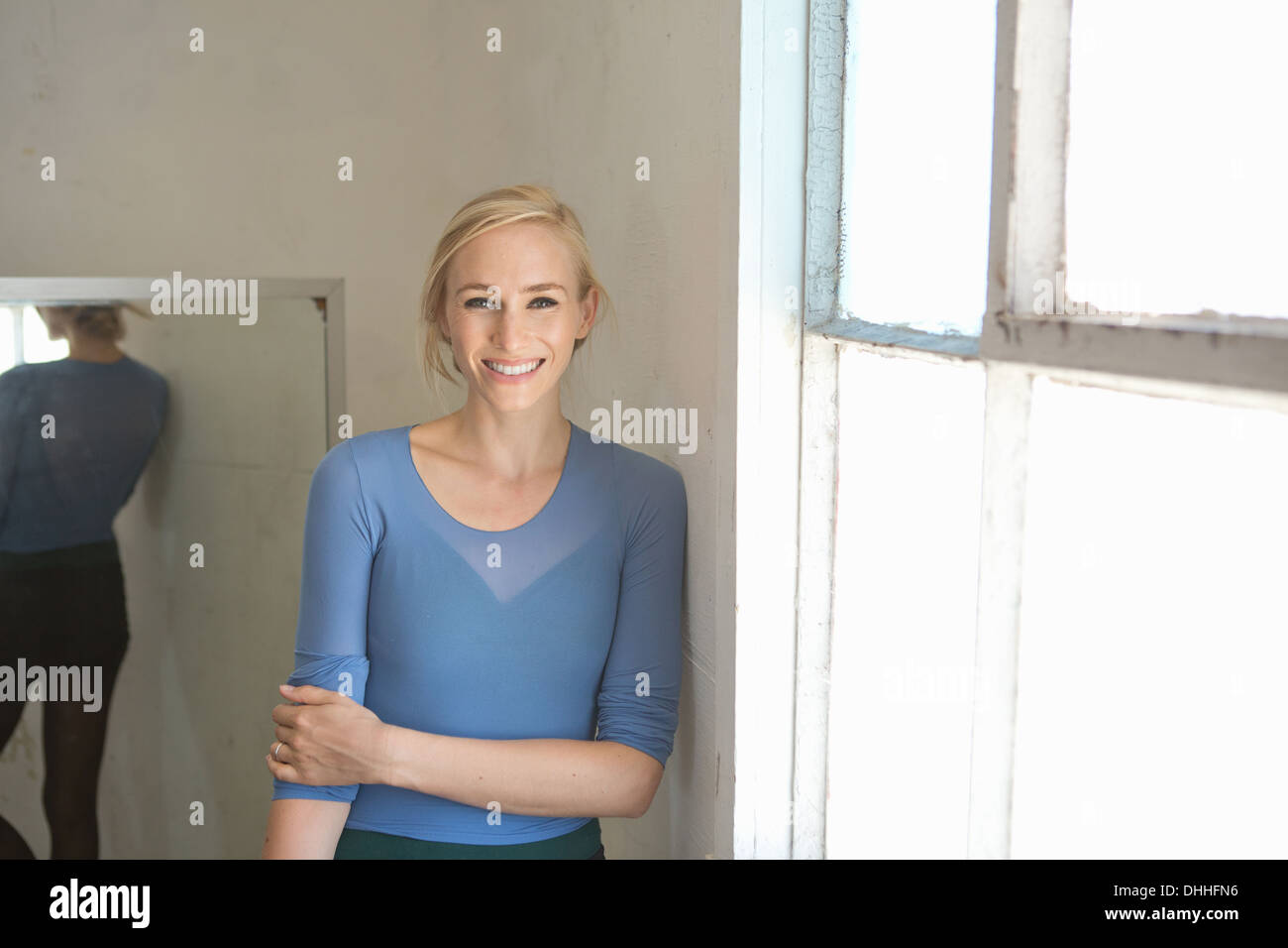 Female dancer hi-res stock photography and images - Alamy