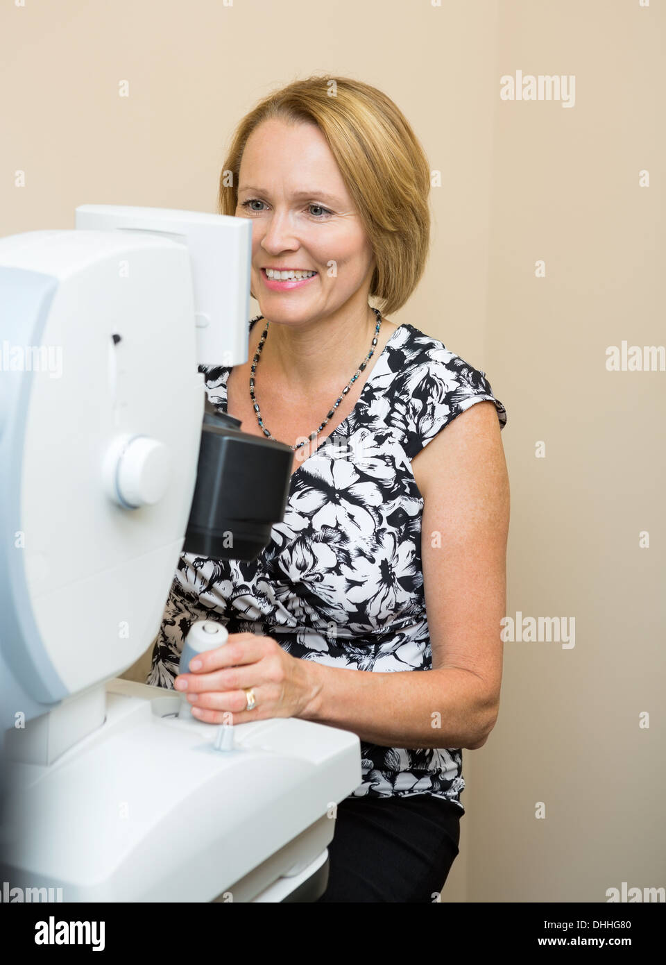 Optometrist Using Digital Retina Camera Stock Photo - Alamy
