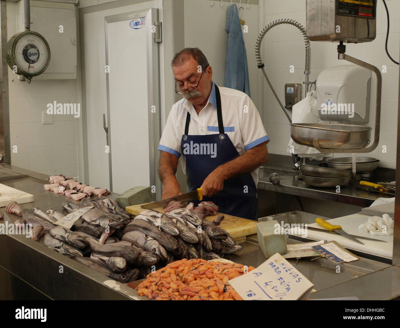 Cadiz fish market hi-res stock photography and images - Alamy