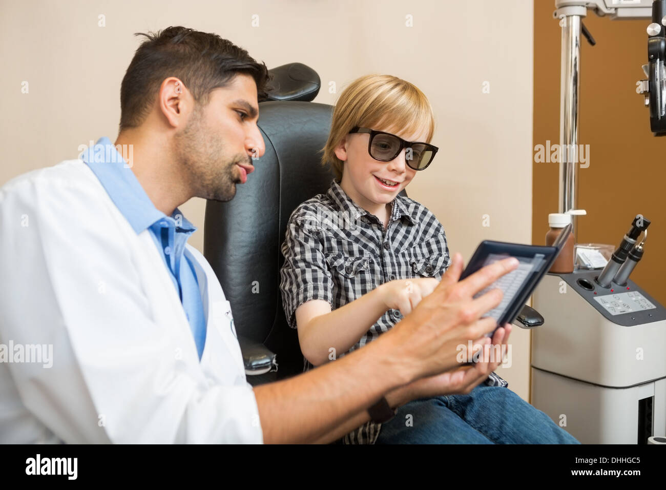 Stereoacuity test hi-res stock photography and images - Alamy