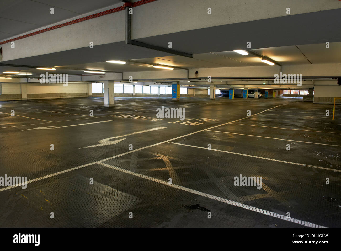 Empty car park hi-res stock photography and images - Alamy