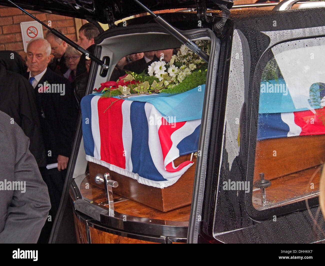 LYTHAM ST ANNES, UK 11TH November 2013. Hearse carrying coffin of WWII ...