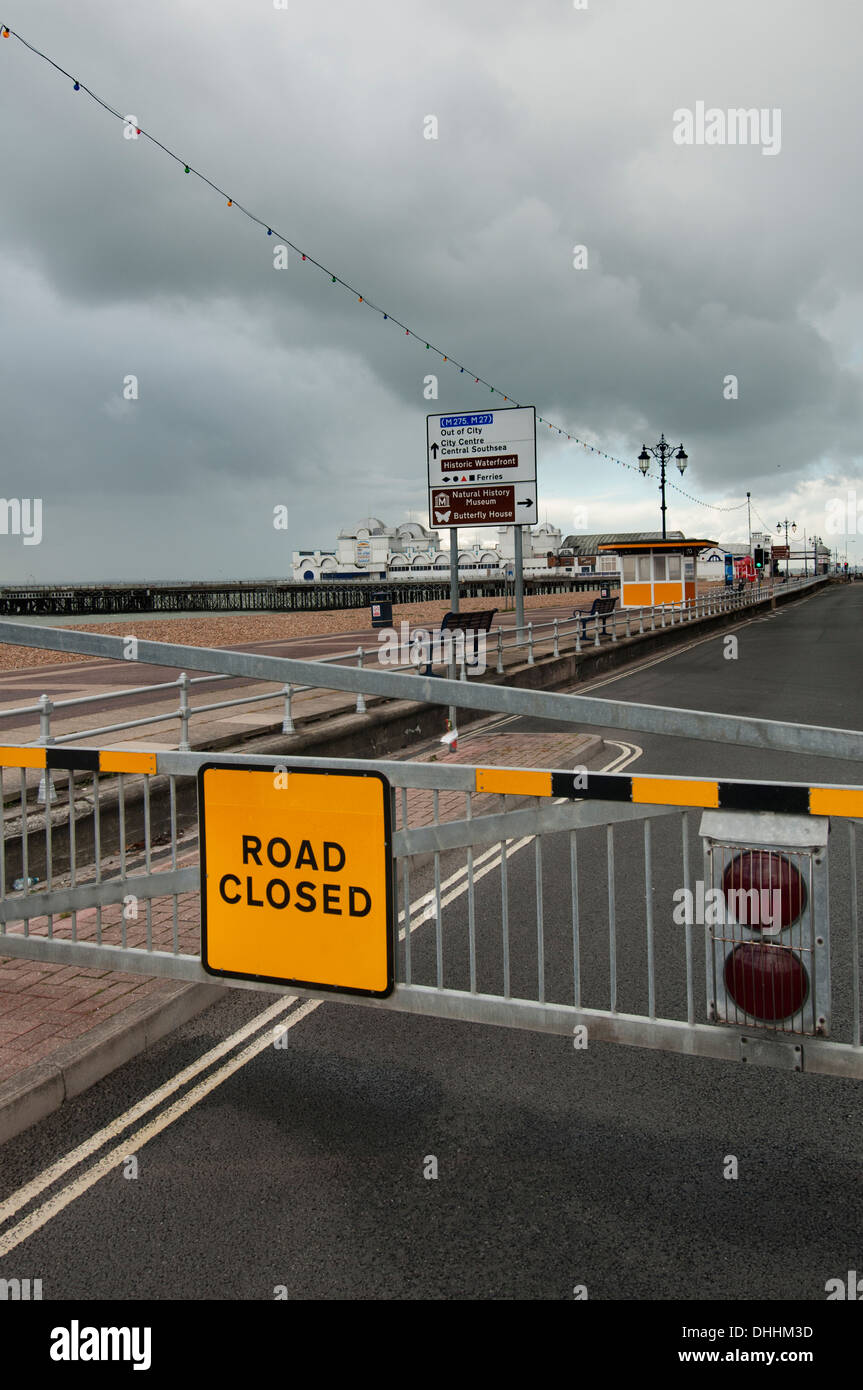 Closed for storm hi-res stock photography and images - Alamy