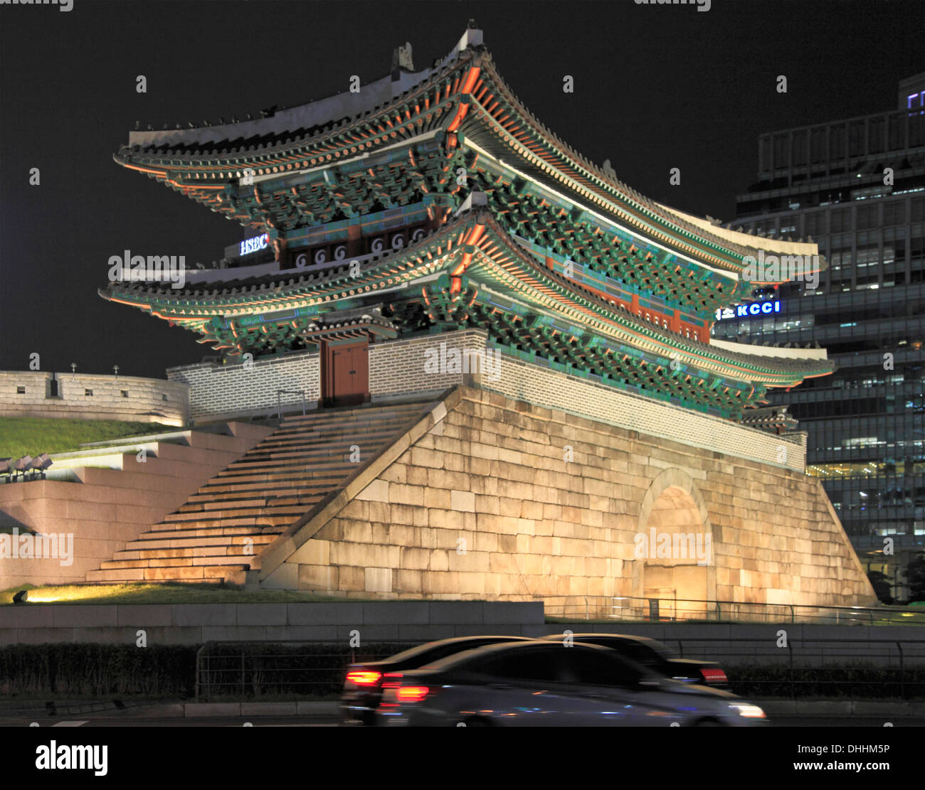 Korea seoul sungnyemun south gate hi-res stock photography and images ...