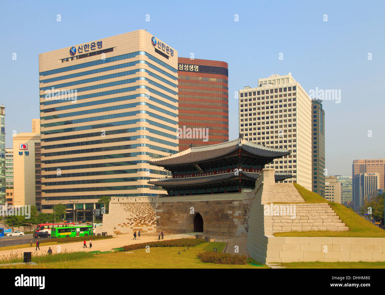 Korea seoul sungnyemun south gate hi-res stock photography and images ...