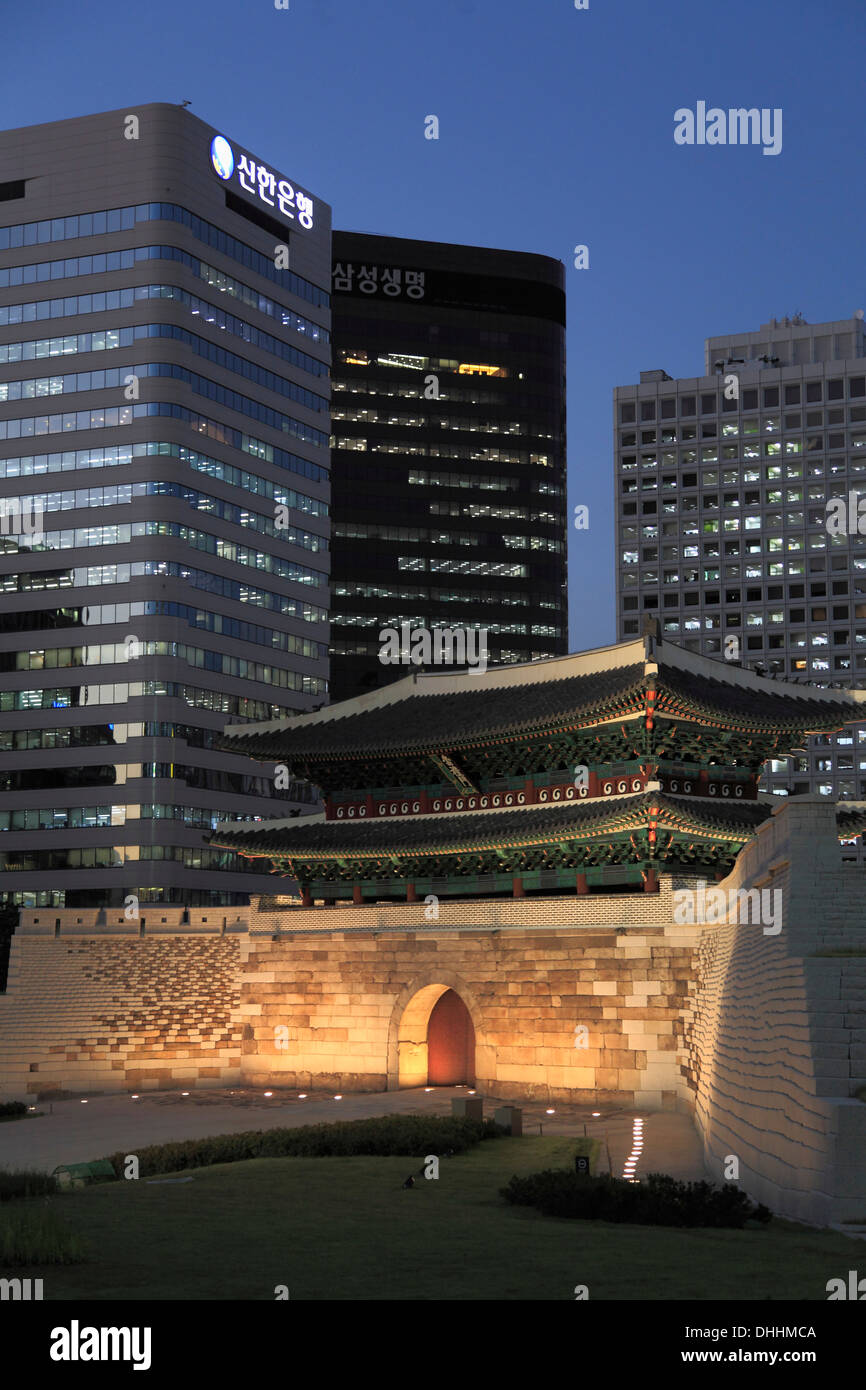 Korea seoul sungnyemun south gate hi-res stock photography and images ...