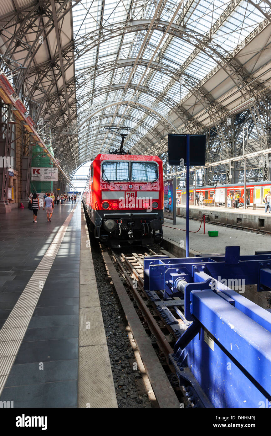 Pulling into station hi-res stock photography and images - Alamy