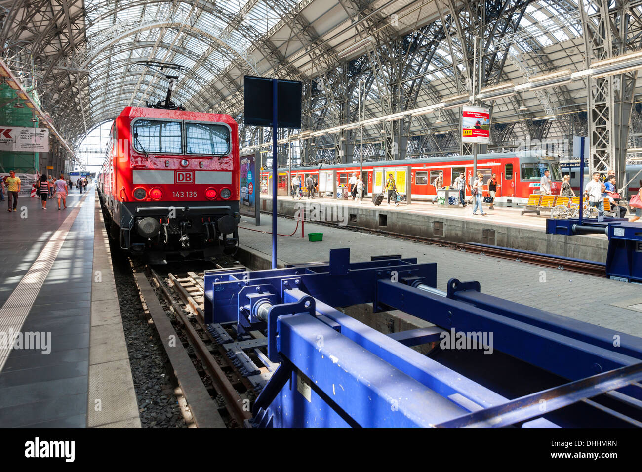 Train pulling into station hi-res stock photography and images - Alamy