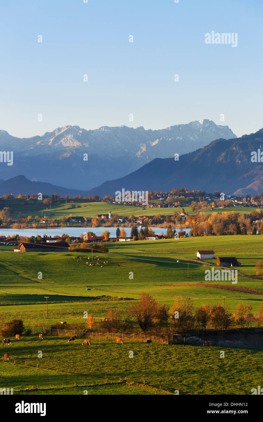 Bavaria villages village voralpenland hi-res stock photography and ...
