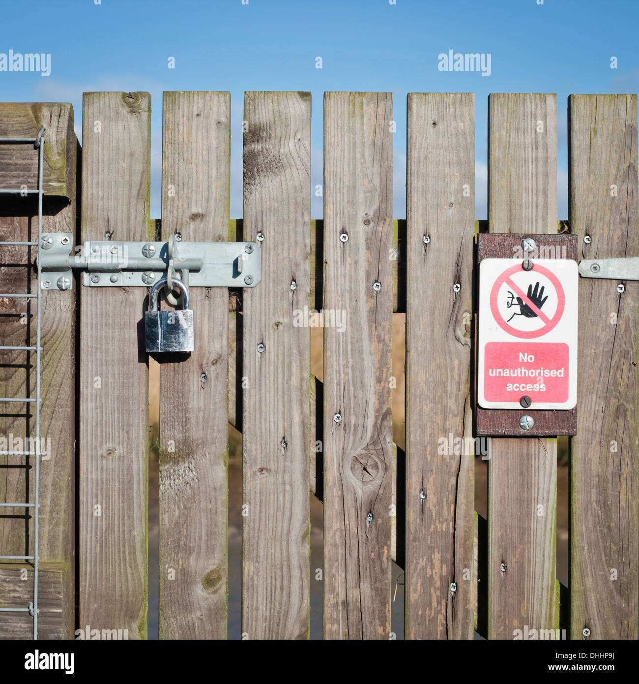 Bolted gate hi-res stock photography and images - Alamy