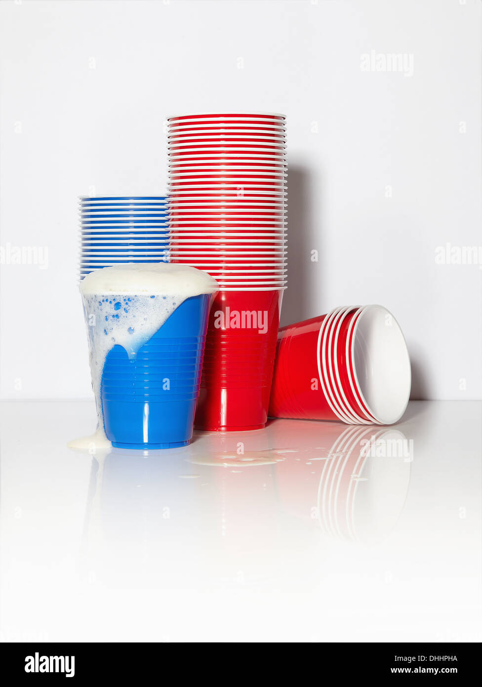 Red and blue plastic cups Stock Photo - Alamy
