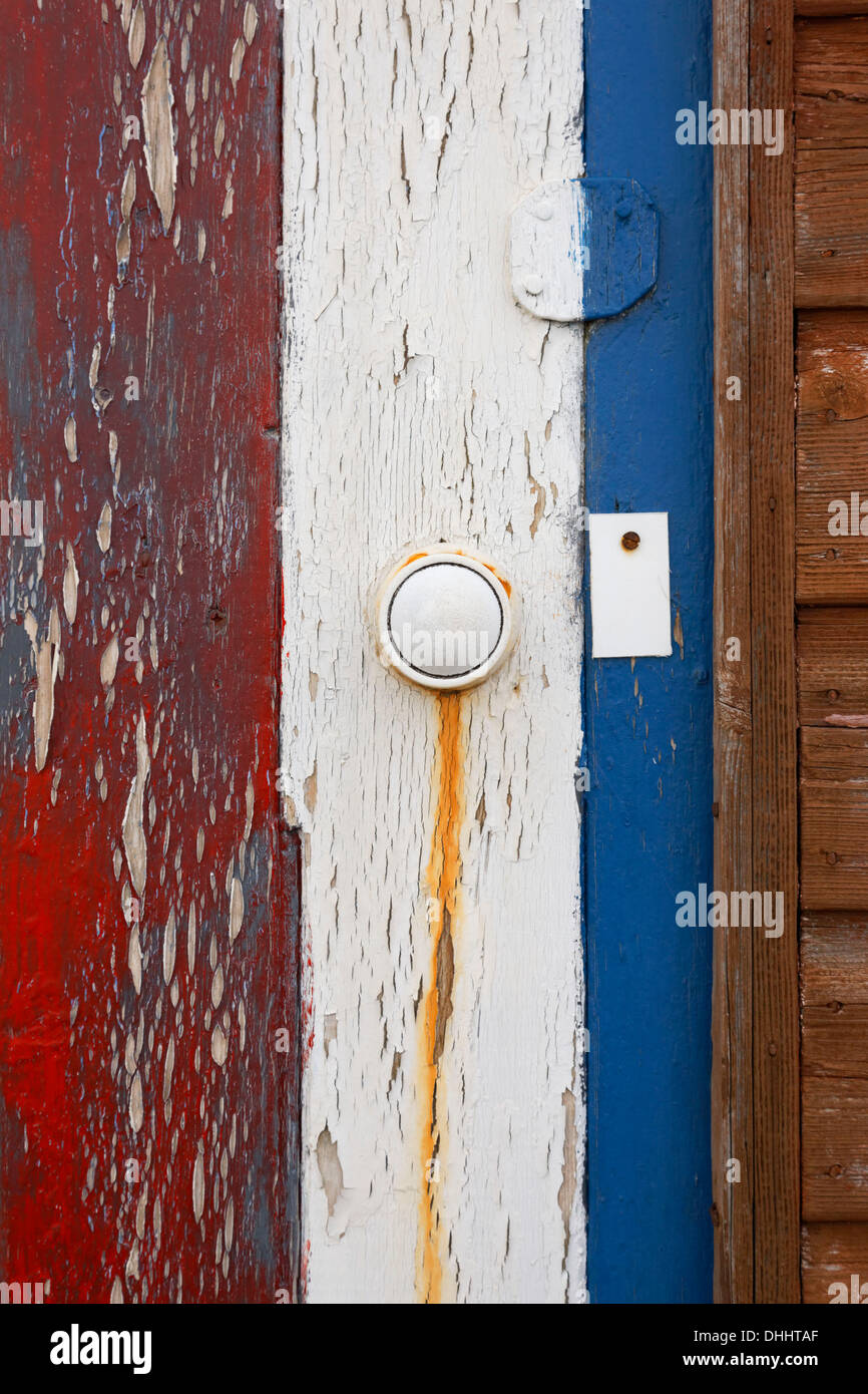Run down beach hut hi-res stock photography and images - Alamy
