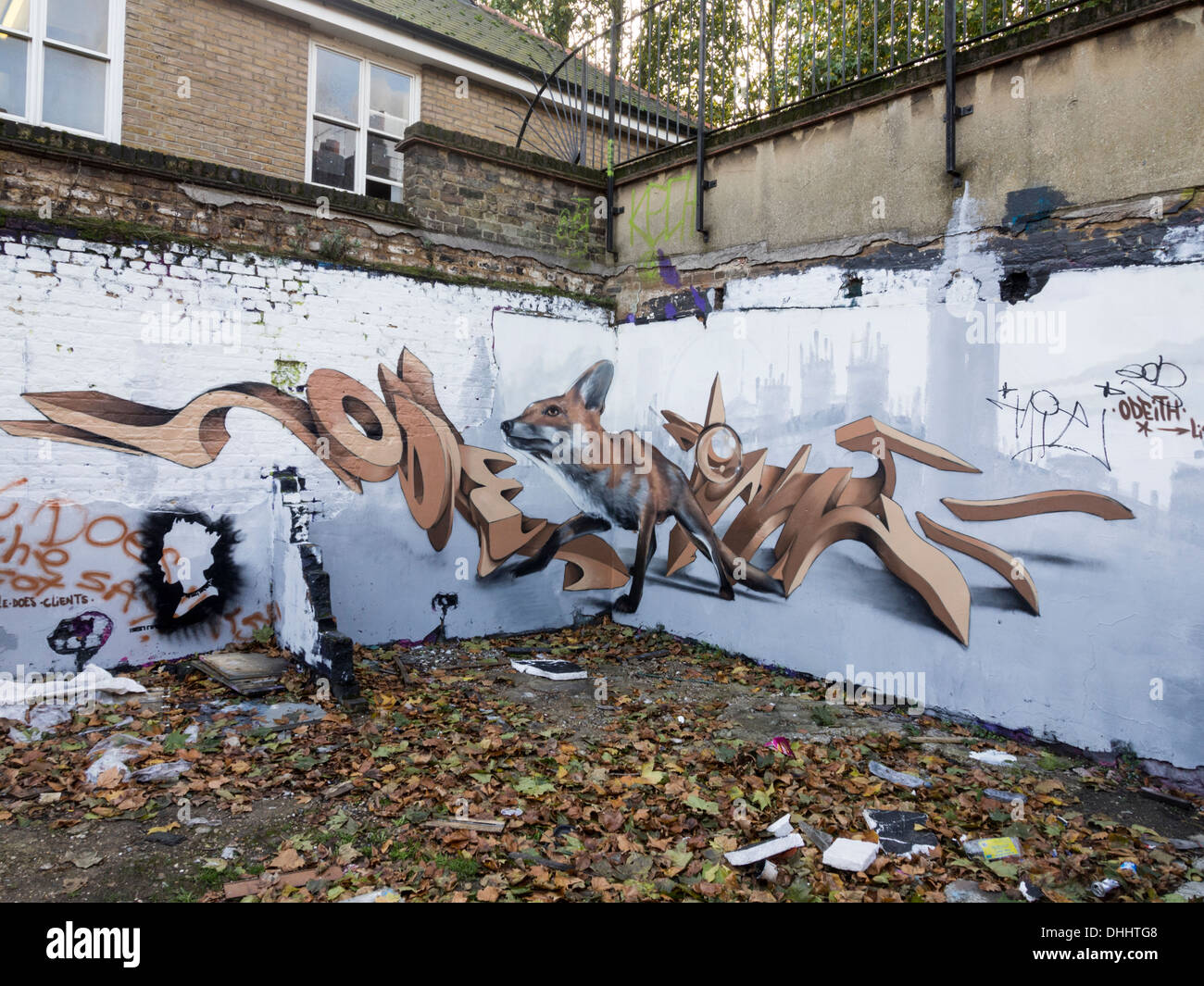 Fox graffiti hi-res stock photography and images - Alamy