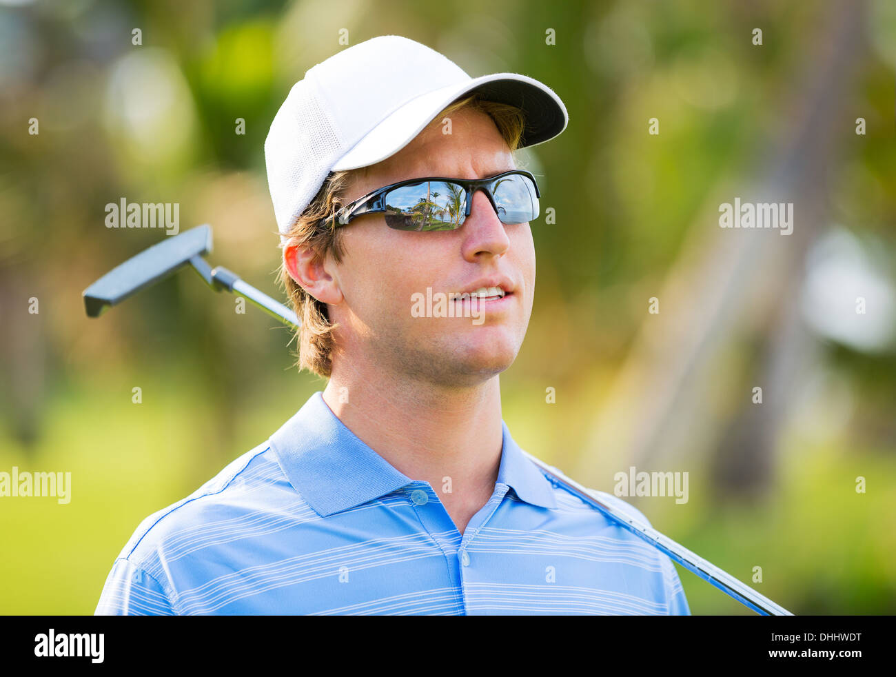 Athletic young man playing golf Stock Photo - Alamy